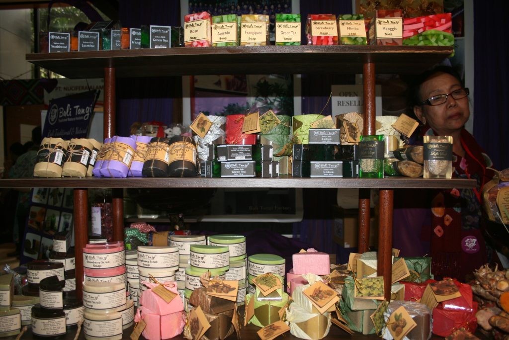 Lewat Bali Tangi, Yuliani Mampu Menarik Pembeli Asal Korea Hingga Kanada