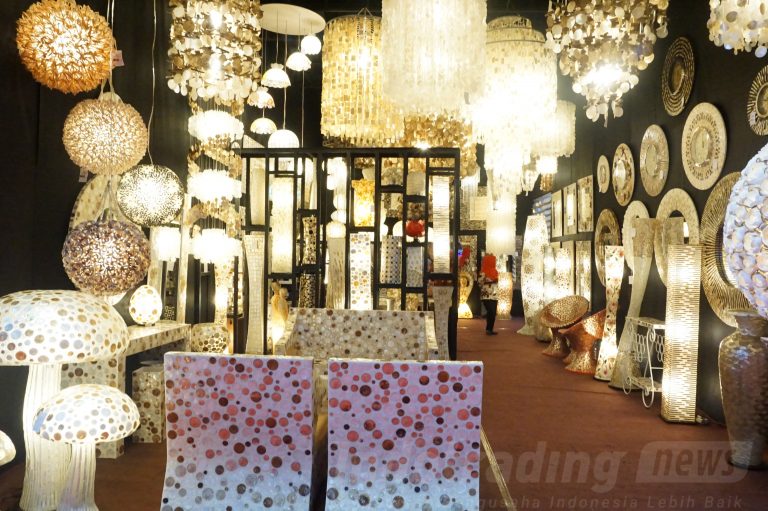 Nur Handiyah Sulap Sampah Kulit Kerang Jadi Barang Mewah Bernilai ...