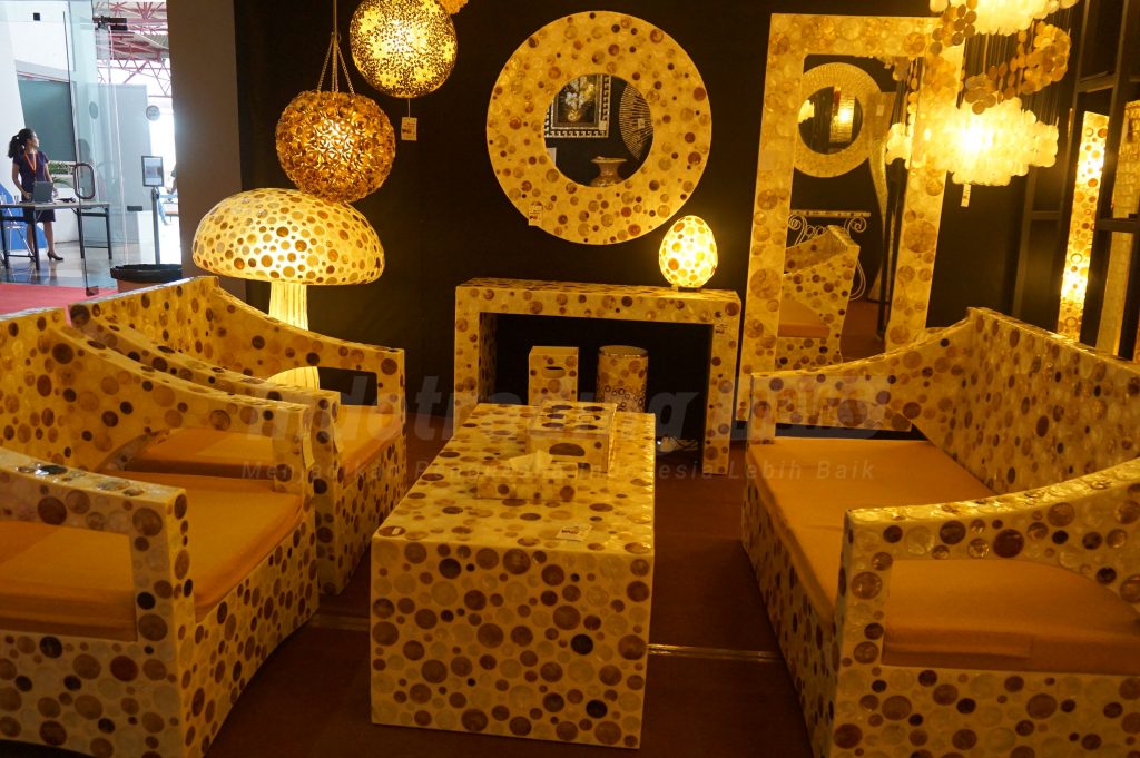 Nur Handiyah Sulap Sampah Kulit Kerang Jadi Barang Mewah Bernilai ...