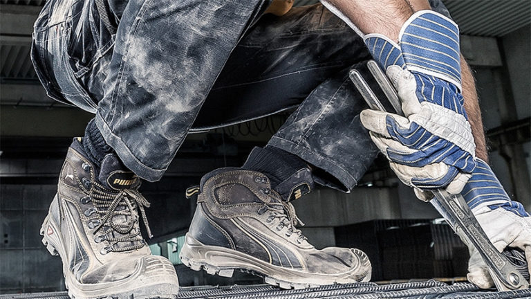 10 Cara Merawat Sepatu Safety Supaya Tidak Mudah Rusak