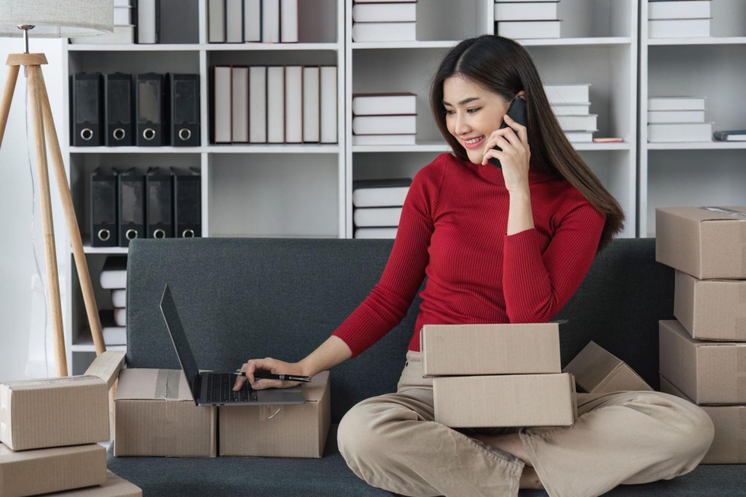 Perbedaan Supplier dan Distributor: Mana yang Lebih Untung?
